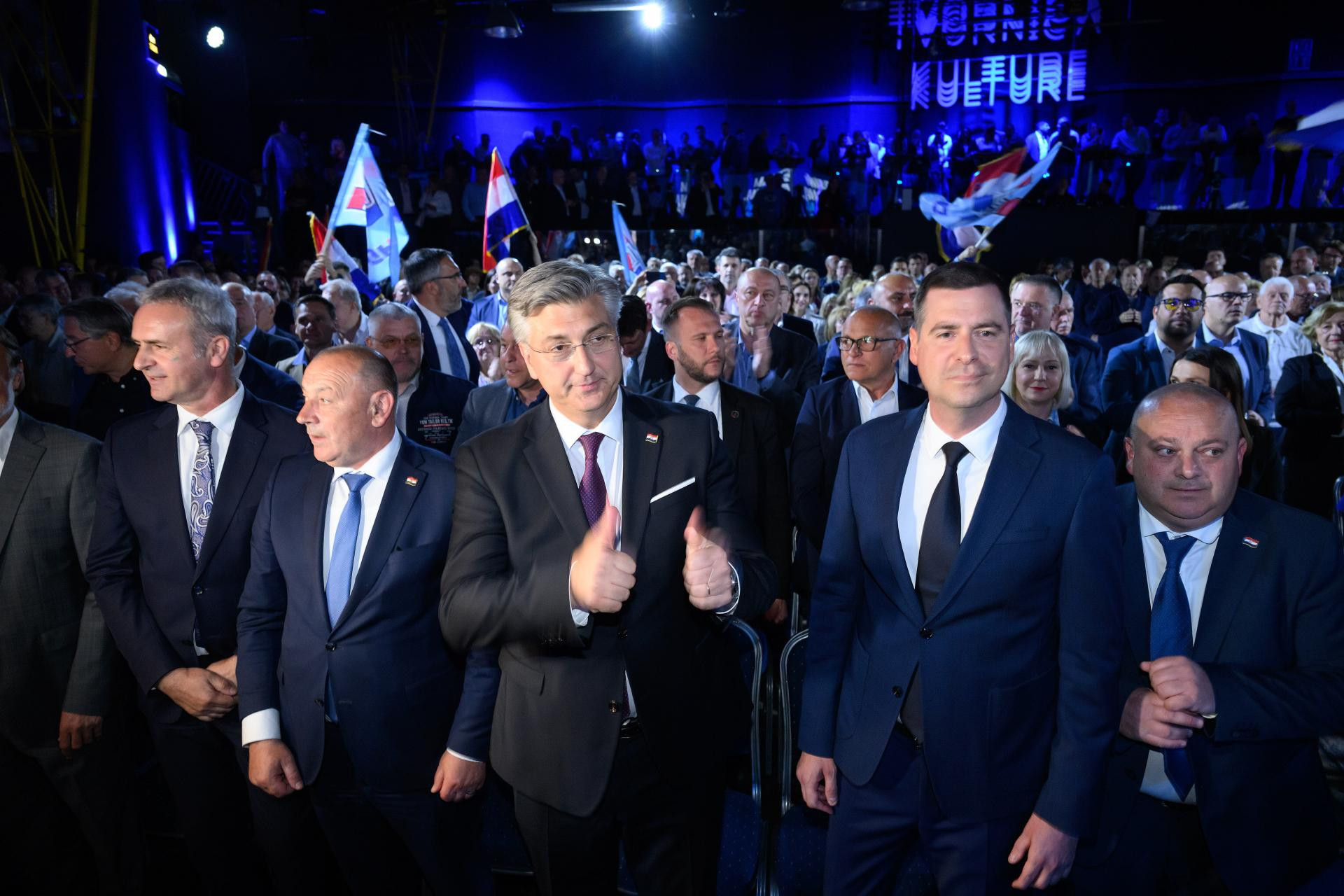 Jutarnji list - Održan zadnji skup HDZ-a u Zagrebu, zastupnik dobio ovacije nakon što je citirao ...