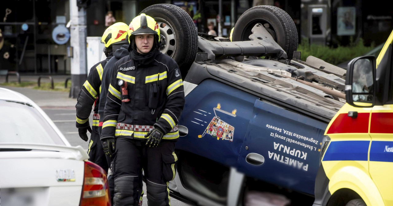 Jutarnji list - Krš i lom u centru Zagreba, auto završio na krovu: Očevici kažu da putnica nije ...
