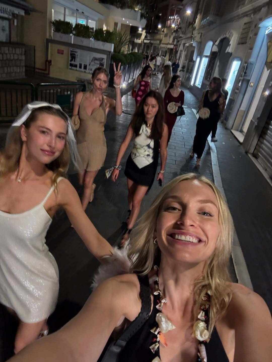 Gloria - Djevojački vikend na otoku koji obožava elita: Eve Jobs pokazala je kako se provodi s ...