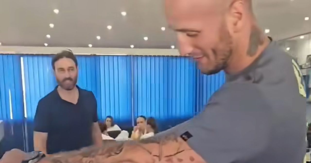 Fight Site - (VIDEO) Martinjak ugošćen u svom omiljenom nogometnom ...
