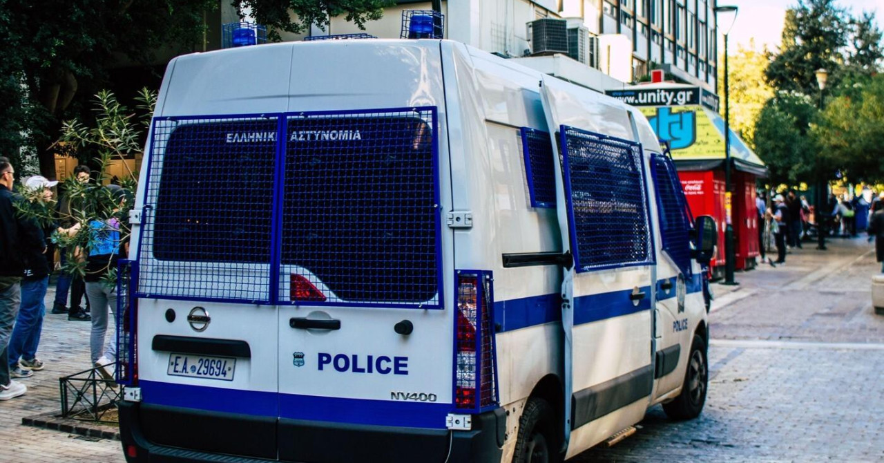 Jutarnji list - Atena: Terenac se zabio u restoran, 11 ozlijeđenih