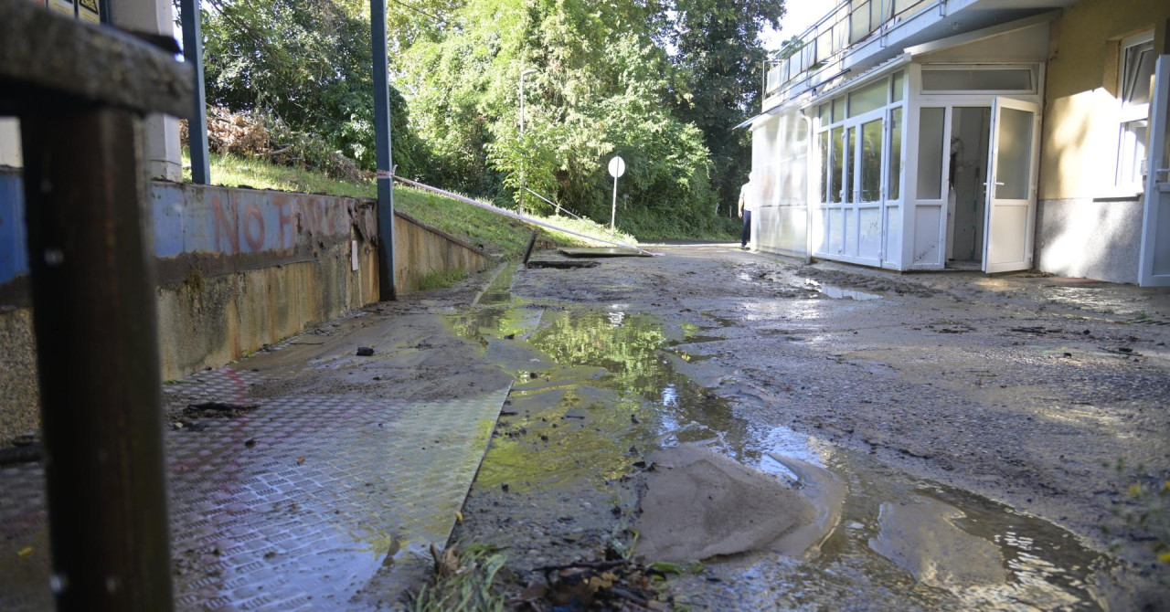 Jutarnji list - Nezapamćeni potop u Rockefellerovoj ulici, velika bujica vode slila se u ...