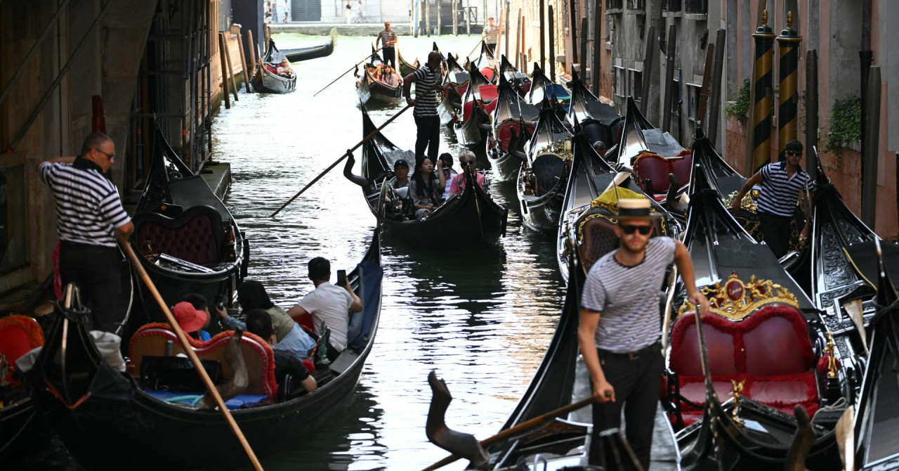 Jutarnji list - VIDEO Turisti snimali selfije i potopili gondolu ...