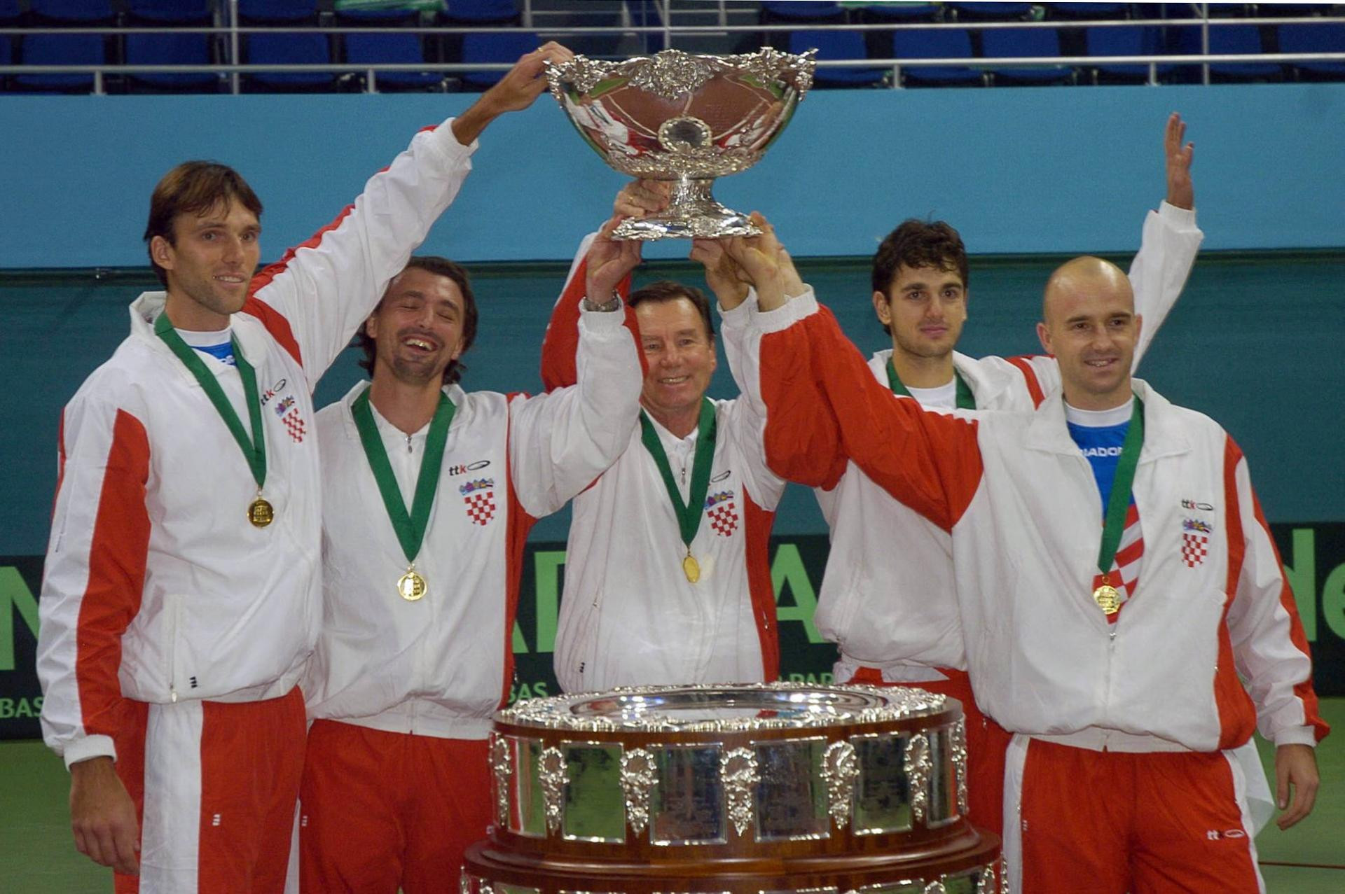 Sportske novosti - Nikola Pilić reket je uzeo u ruke tek u 15. godini ...