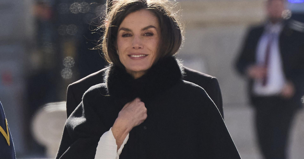 Gloria - Kraljica Letizia obožava pelerine, a za prvo službeno ...