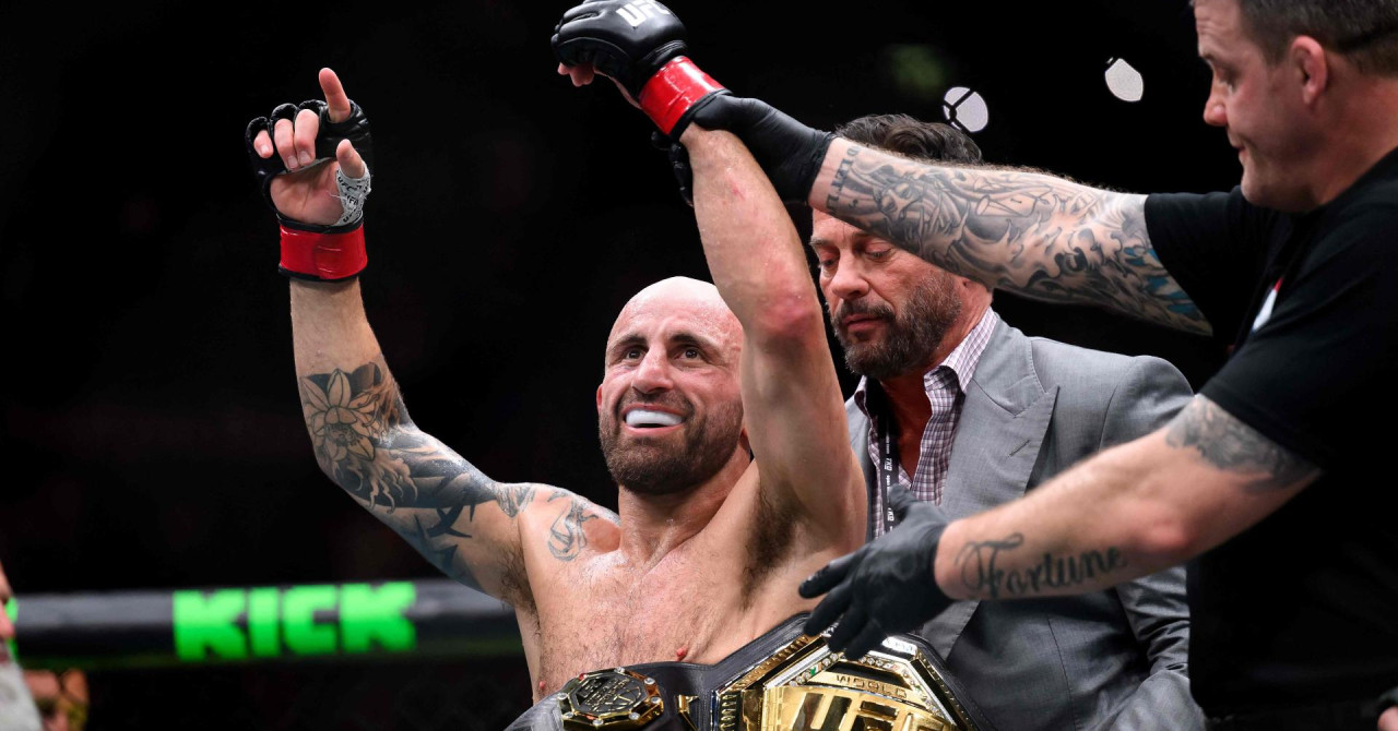 Fight Site - Poklonite se kralju! Alexander Volkanovski doktorskom je ...