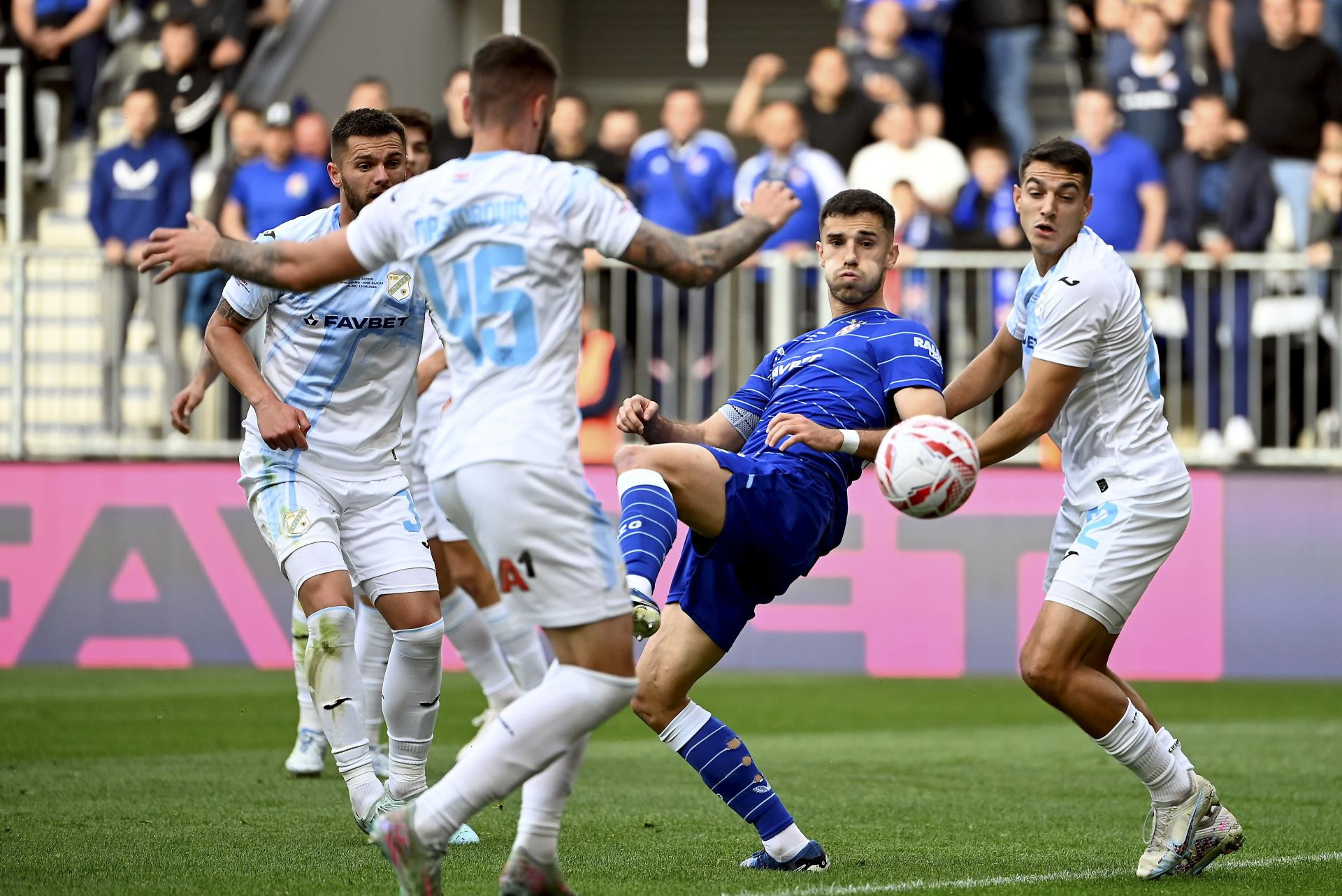 Sportske novosti - UŽIVO Dinamo - Rijeka: Modri sve bliže golu ...