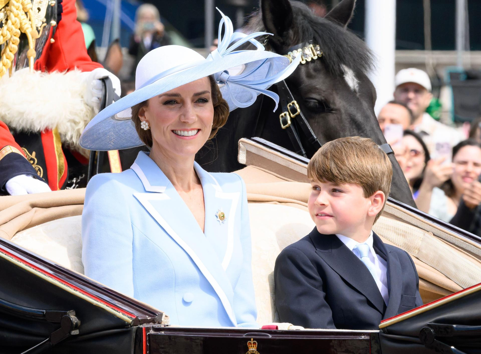 Gloria - Za slavlje na ulicama Londona, princeza Kate odabrala je ...