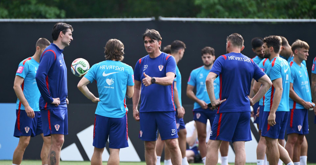 Sportske novosti - Kiša i munje okovale Alexandriju, Vatreni trenirali ...
